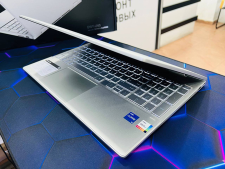 HP ENVY X360 core i7-8gen 8GB/256GB SSD Touchscrean