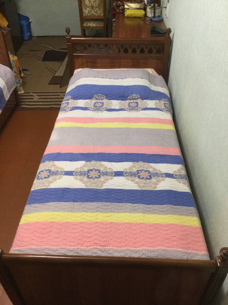 Продаются: 2 кровати, шкаф для одежды и рабочий стол