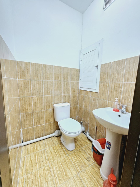 Sergeli 6à 2 metro beka 3xona sotiladi