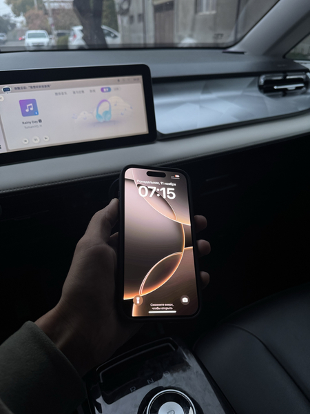 Iohone 15 pro bolib tolashka beriladi
