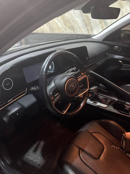 Huyndai Elantra максимальная комплектация.