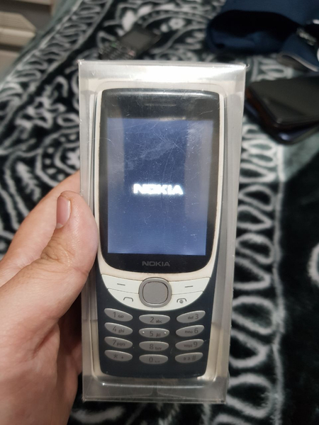 Nokia 8210 knopichniy