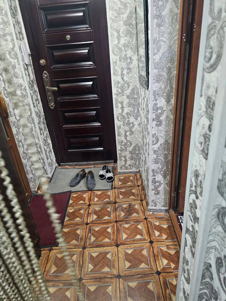 Uy sotiladi sroshna Shota Rustaveli 2 etak arenter 51-maktab