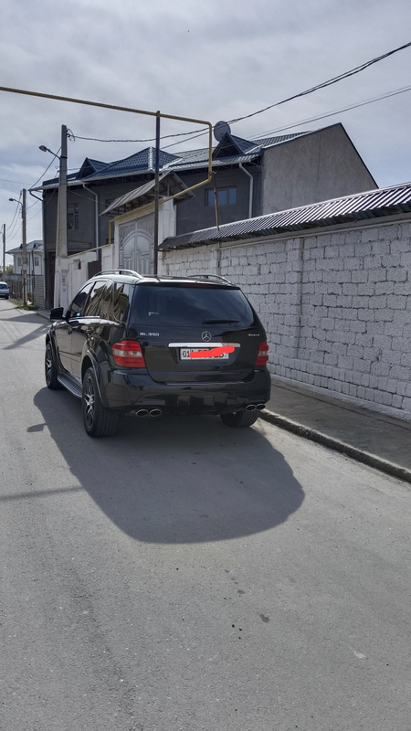 Mercedes ML 350 sotiladi.