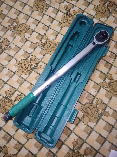 JONNESWAY Динамометрические ключ 1/2 DR. 42-210NM