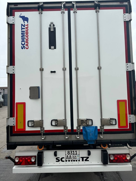 Mercedes Actros + SCHMITZ реф cотилади