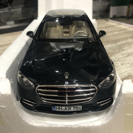 Модель 1:18 Масштаб Mercedes Benz 223