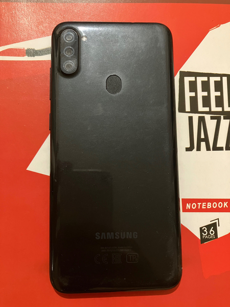 Samsung A11 б/у экрандан битта чизик утган ишлатганда халакит бермиди