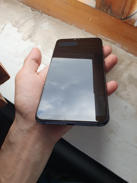 Mi 8 lite Sotiladi