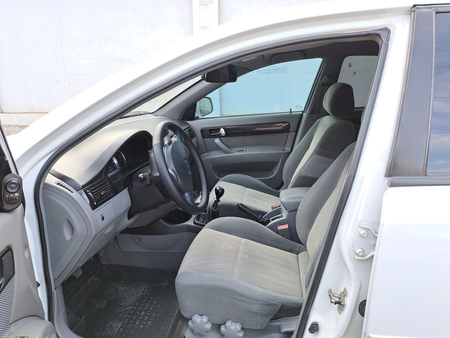 Daewoo Gentra 1.5 ideal