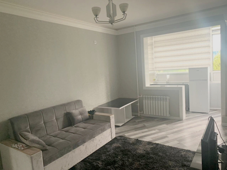 Продам 1в2/3/5 Художников, БИЙ, Максим Горький.