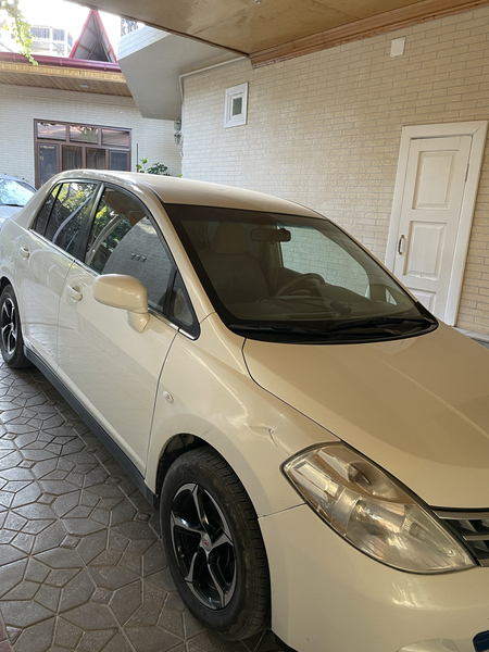 Nissan Tiida 8000$ (yana kelishamiz)