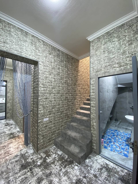 Uch qahramon postidan 4 km 140000$