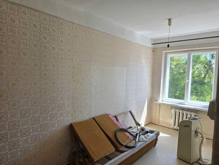 Продается квартира на ц13 4/4/4 балкон 2*6
