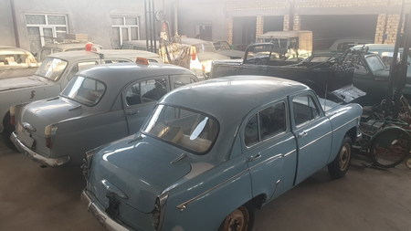 Продаётся советский автомобильи м 407 радная краска.