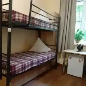 Дом сдам студентам без хозяйки.