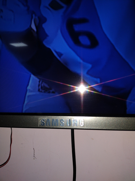 Samsung tv 32 UHD smart emas