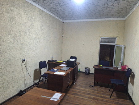 Guliston shaxarda 3 mavzeda Obl balnitsa orqasida 300kv omborxona