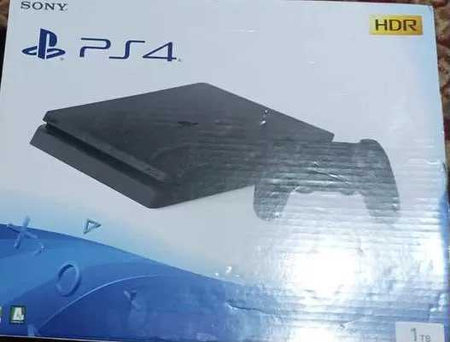 Ps 4slim 1Tb HDR идеальное состояние с двумя джойстиками
