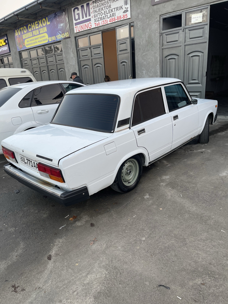 Vaz 2107 sotiladi