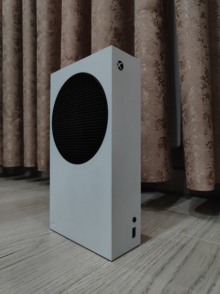 Xbox Series S в отличном состоянии