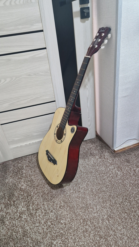 Gitara akustik 700.000 so\\\'m