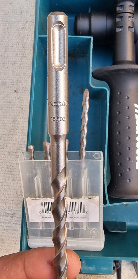 Перфоратор Makita HR2470 Y оригинал инструмент
