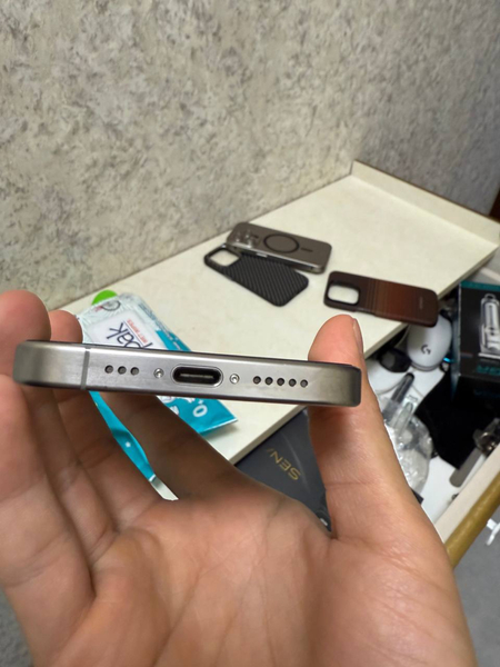 IPhone 15 pro Natural titanium