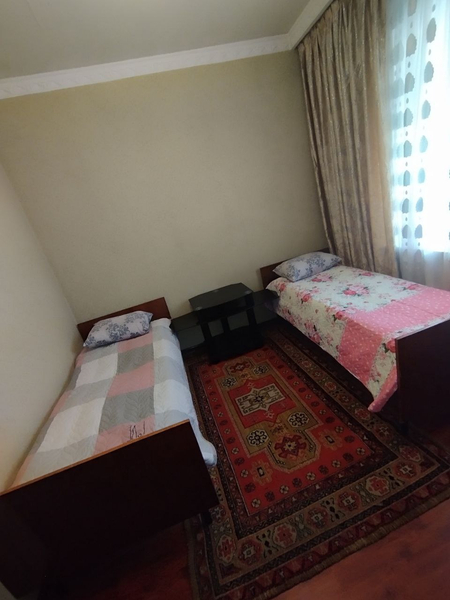 Ijaraga 3 xonali uy bez makler srochna hamma sharoiti bor uzoq muddatg