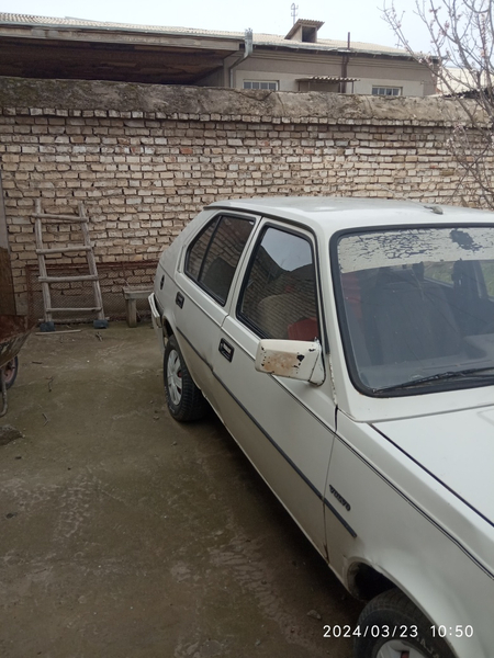 Volvo 340 sotiladi.