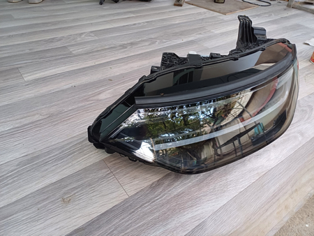 Leapmotor C 11 фара чап томони