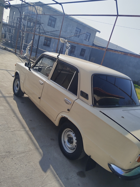 Vaz 011 sotiladi