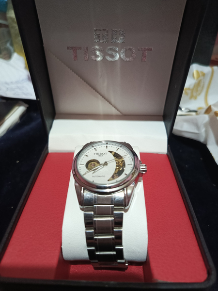 TISSOT qo‘l soati sotiladi holati yangi