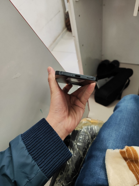 Honor 200 lite.  Yangidek