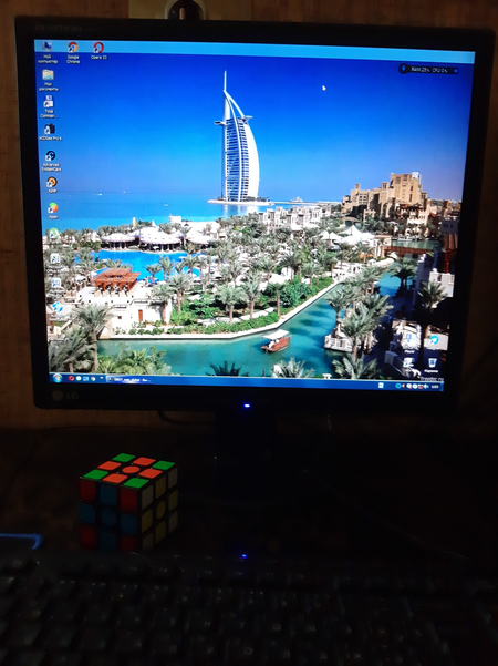 Монитор  LG 19