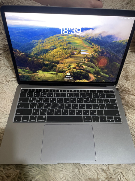 Apple Macbook Air M18/256 с коробкой документами 140 циклов