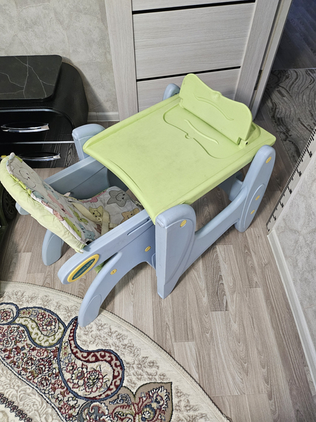 Продаётся Mamalove детский стол и стул + подарок