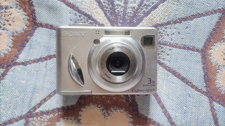 Продаеться цифровая камера Sony DSC-W5