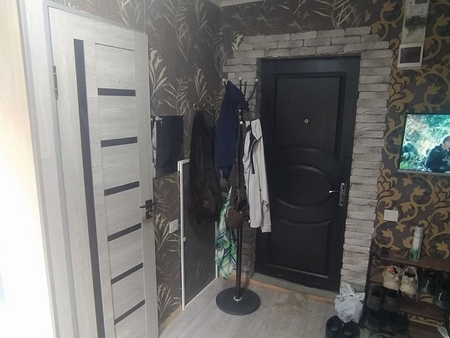 Яшнабадский район продаётся 1 комната малосемейка.