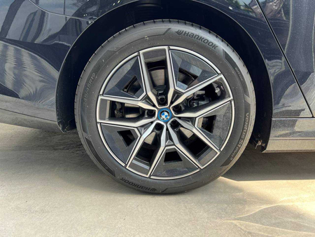BMW i5 eDrive 35L 2024 (в наличии) можно в кредит!