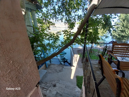 DACHA BURCHIMULLA suv buyida joylashgan