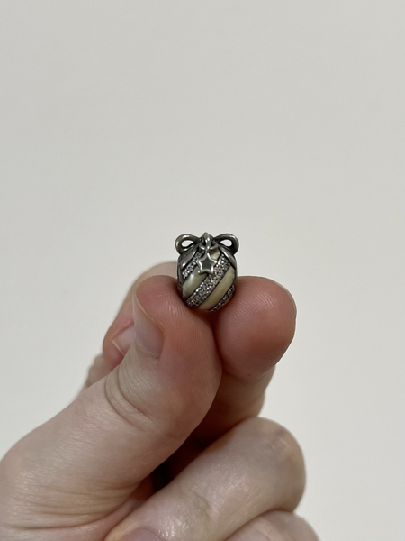 Pandora шарм новогодняя игрушка