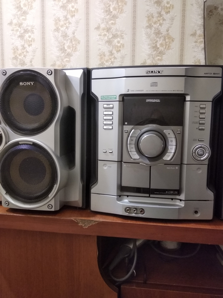 Продаю музыкальный центр SONY мадель MHC-RG440S