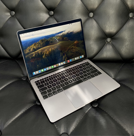 Apple MacBook Air 2018 года в хорошем состоянии