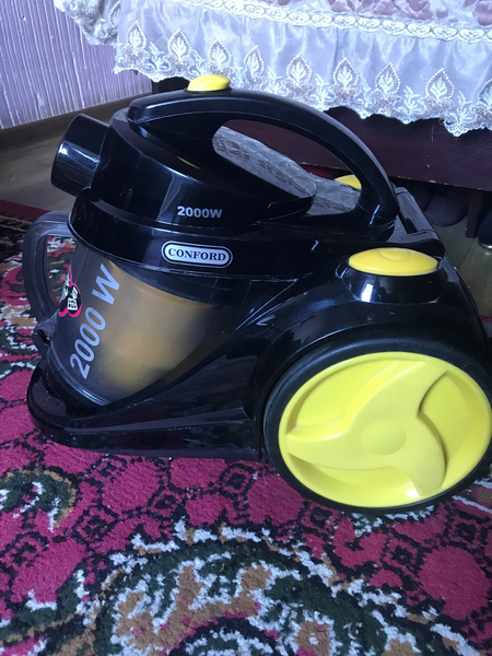 Пылесос CONFORD 2000W