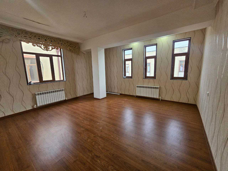 3 xonali 85m² 3-qavat sotiladi.
