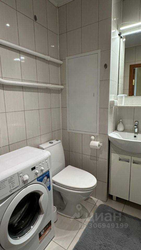 Алайский• 3-комн • 80 м² • этаж 1/4 • [ЖА:002]