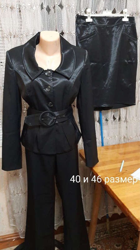 Продаю костюмы