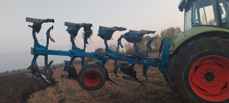 Claas arion 630 traktor