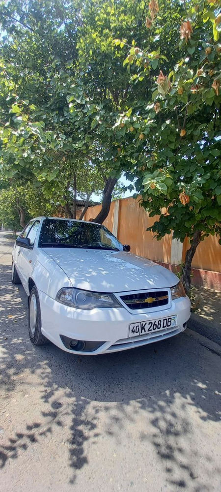 Avtomobil sotiladi